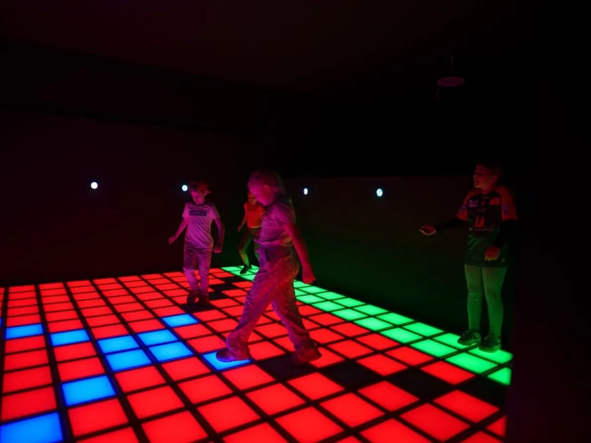 Juego de píxeles en Fun World Lucerna