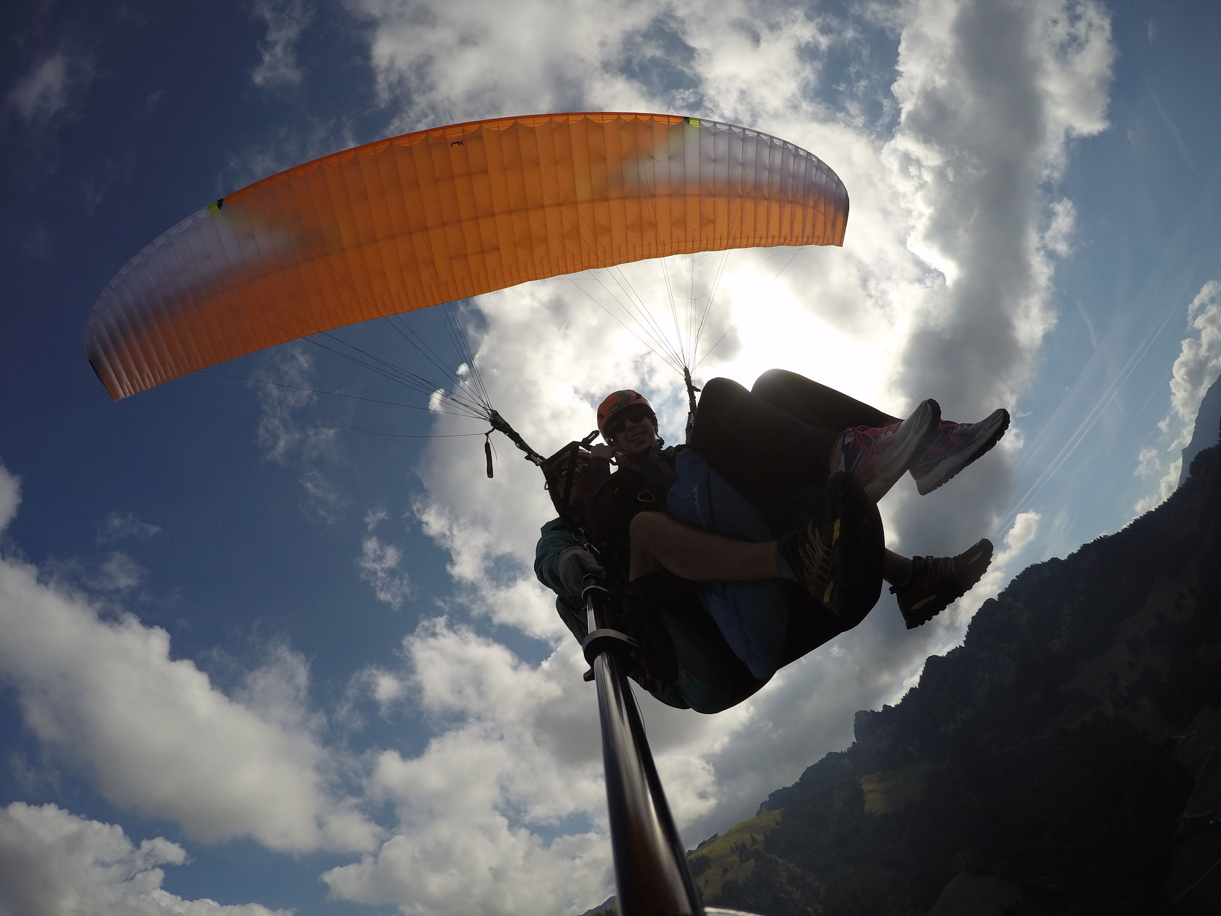 "Klasik" Terbang Tandem Paragliding Hebat di Gruyère