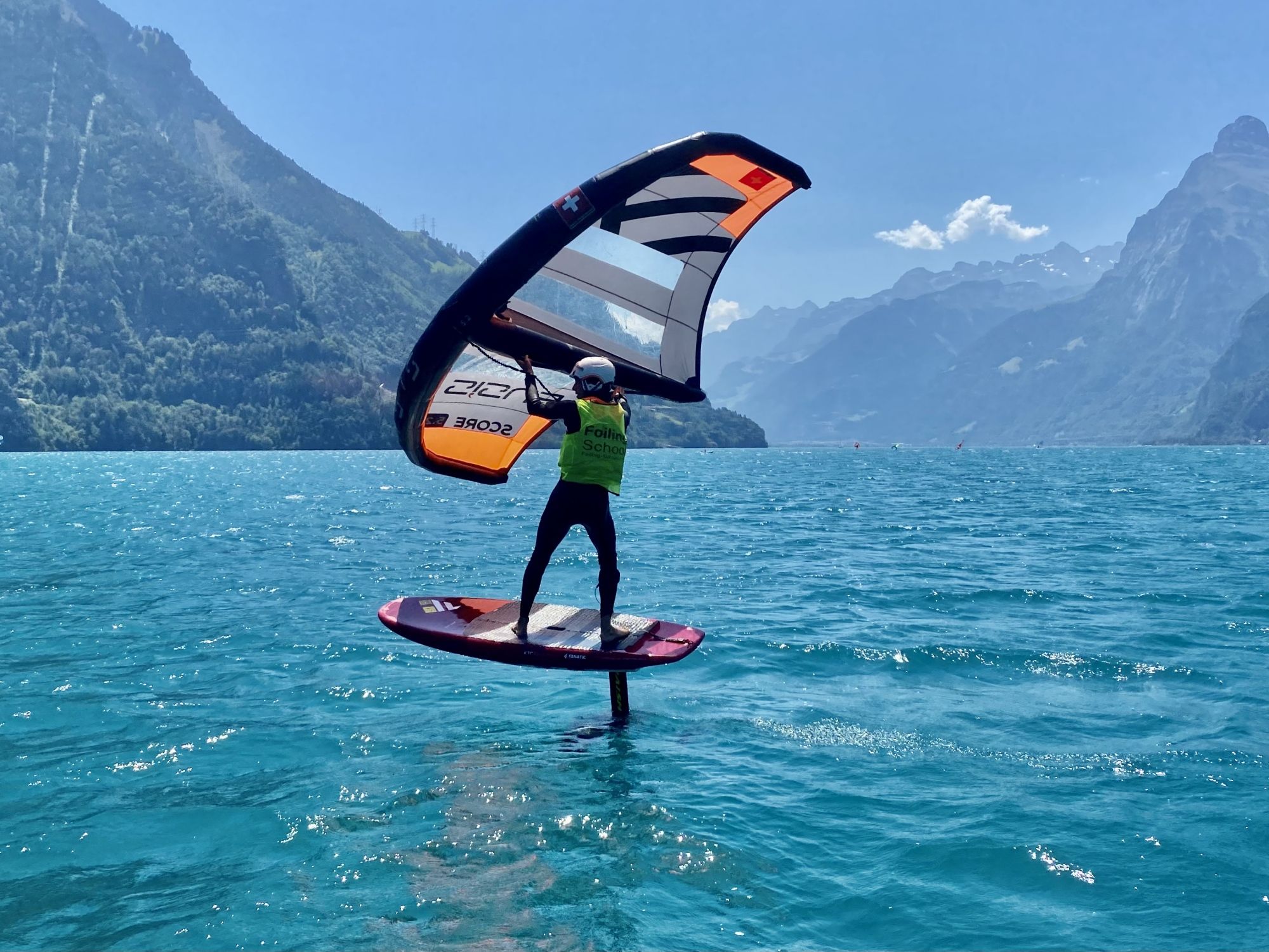 Curso de Wingfoilen e Wingsurfe no Lago de Uri