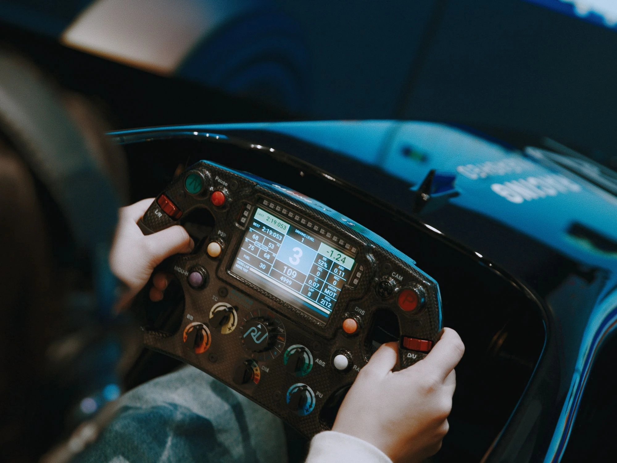 Racing Unleashed - Fahrt im Rennsimulator am Flughafen Zürich