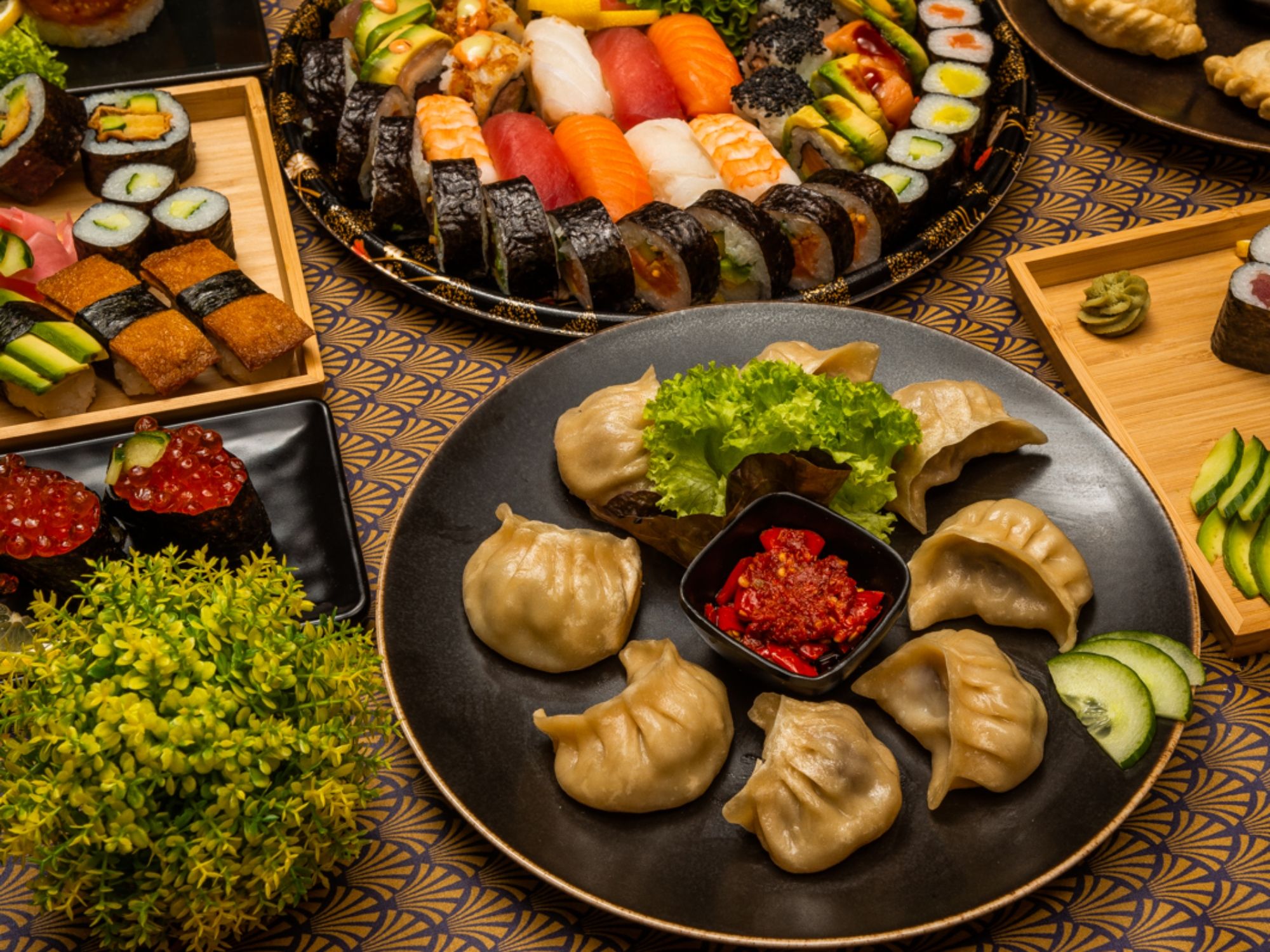 Sushi & Momo Bot di Tasik Zurich dari Rapperswil