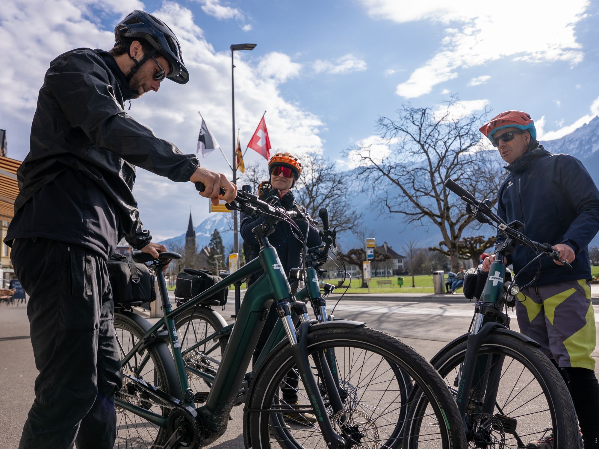 Tour de E-Bike Cénico guiado em Interlaken