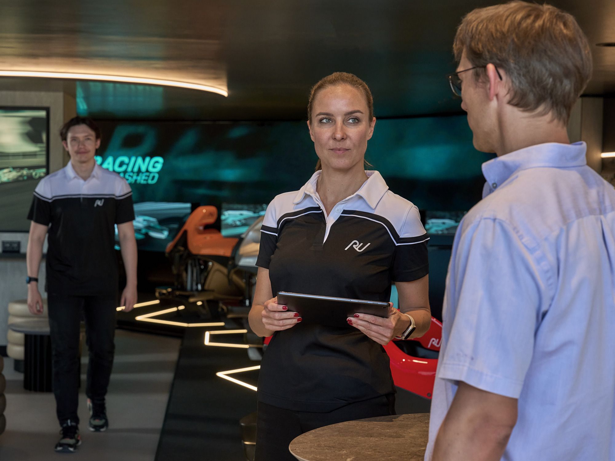 Racing Unleashed - Conducción en simulador de carreras en la ciudad de ...