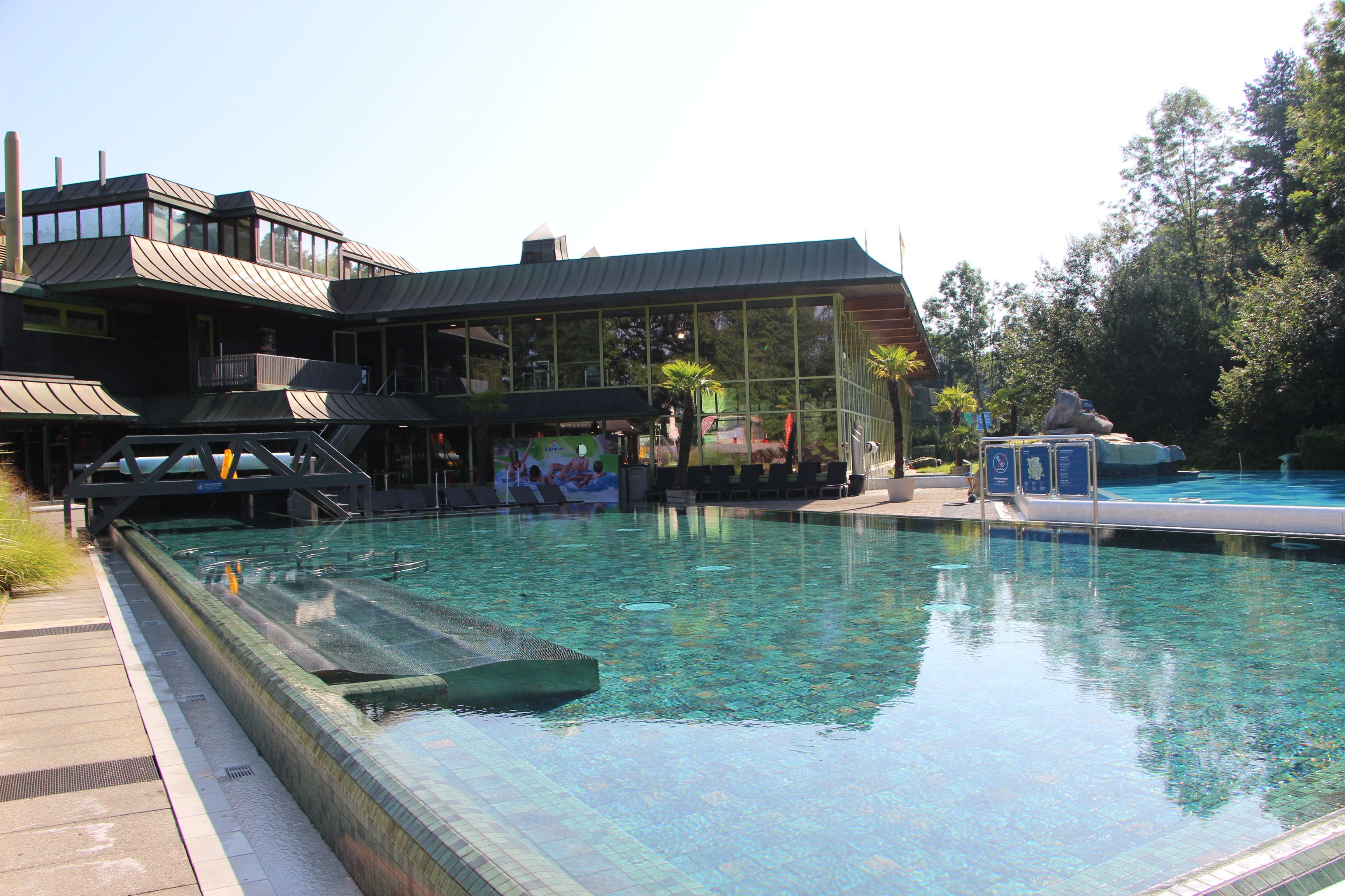 Alpamare Ticket: Wasserspass mit Pools, Saunawelt und Rutschen