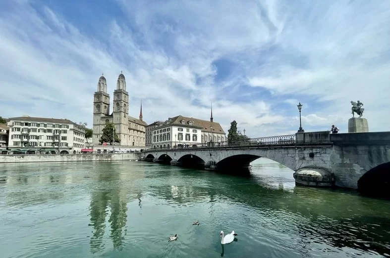 Zurich City Tour with Old Town Stroll and Boat Trip