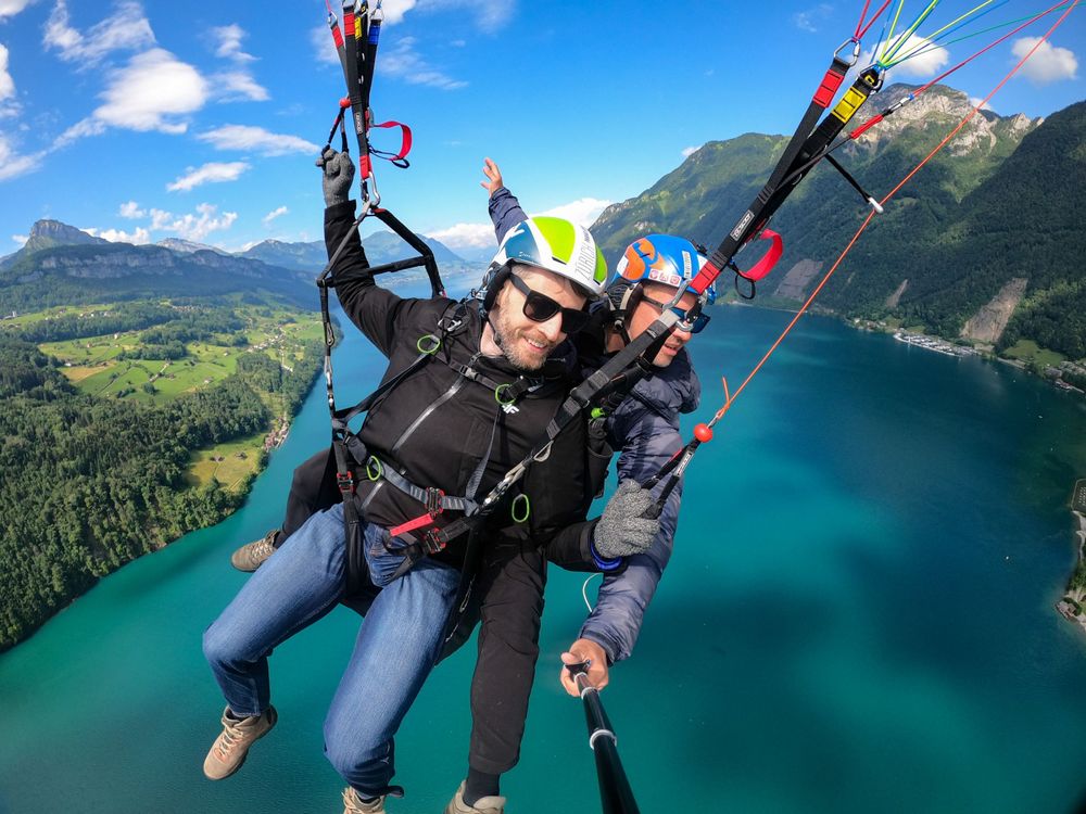 Paragliding in Switzerland | Swiss Activities