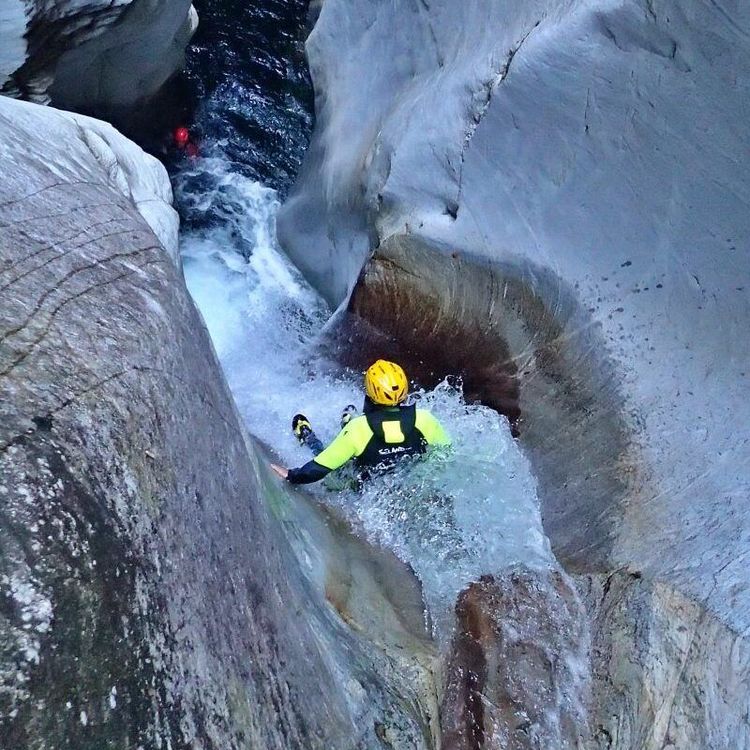The best Canyoning offers in Switzerland | Swiss Activities